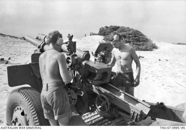 Vietnam. 1967-10. Members of a gun crew from 108th Field Battery, Royal ...