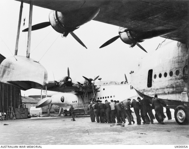 PLYMOUTH, ENGLAND. 1943-01-27. MEMBERS OF THE GROUND STAFF OF SHORT ...