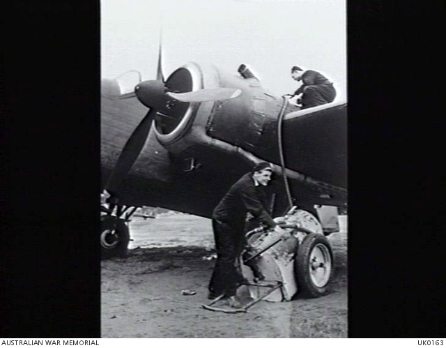 RAF STATION LEUCHARS, SCOTLAND. 1943-06-03. RAF MEMBERS OF THE GROUND ...