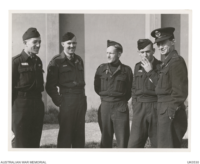 SCOTLAND. 1943-09-09. A GROUP OF RAAF AIRCREW AT A ROYAL AIR FORCE ...