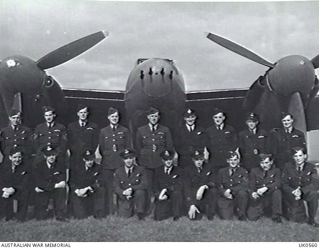 HAMPSHIRE, ENGLAND. 1943-09-23. AIRCREW MEMBERS OF "A" FLIGHT IN NO ...