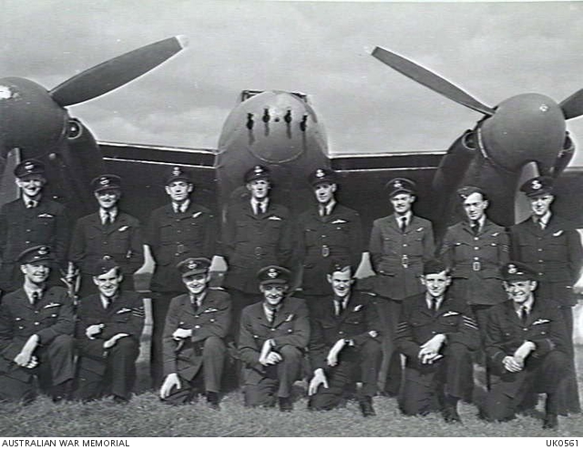 HAMPSHIRE, ENGLAND. 1943-09-23. AIRCREW MEMBERS OF "B" FLIGHT IN A ...