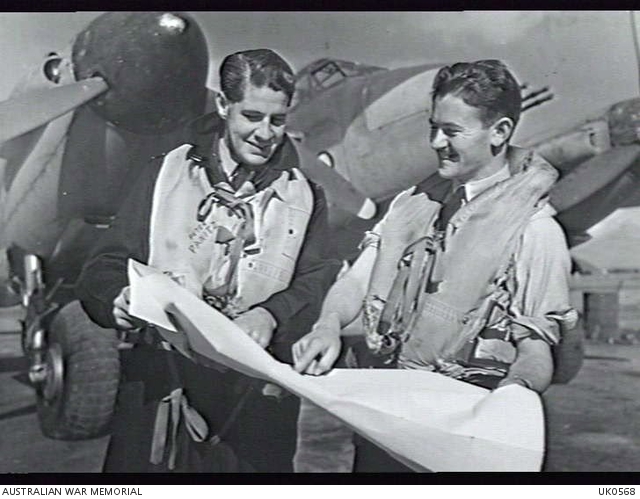 HAMPSHIRE, ENGLAND. 1943-09-24. 404891 FLIGHT LIEUTENANT G. PANITZ ...