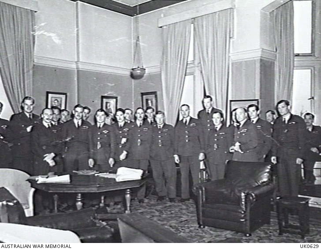 WILTSHIRE, ENGLAND. 1943-10-05. SENIOR RAF OFFICERS AT A CONFERENCE OF ...