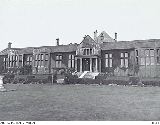 UPAVON, ENGLAND. 1943-10-05. THE OFFICERS' MESS AT ONE OF THE MODERN ...