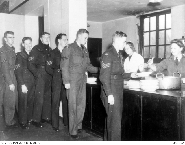 SOUTH CERNEY, ENGLAND. 1943-10-06. THE SERGEANT PUPIL INSTRUCTORS' MESS ...