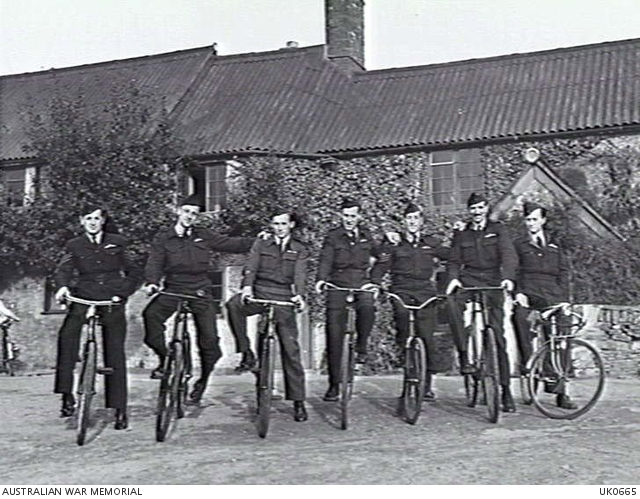 KIDLINGTON, ENGLAND. 1943-10-08. AT NO. 20 (P) ADVANCED FLYING UNIT ...