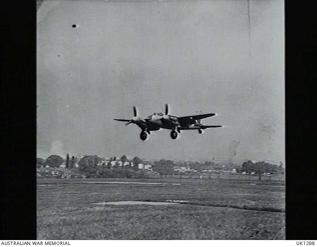 KENT, ENGLAND. 1944-05-09. A MOSQUITO AIRCRAFT OF NO. 464 SQUADRON RAAF ...