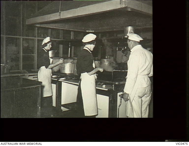 Melbourne, Vic. C. 1942. WAAAF trainee cooks preparing food on the ...