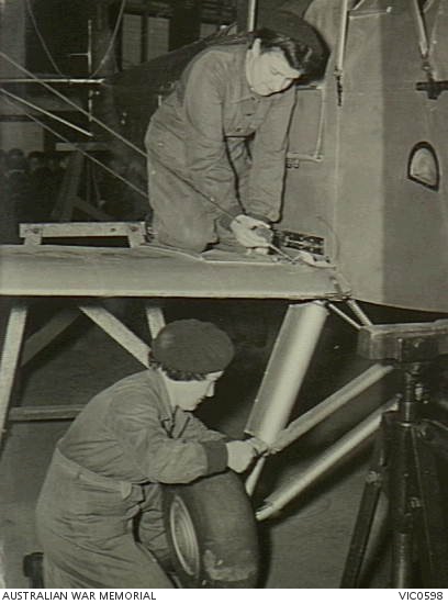 Melbourne, Vic. C. 1943. Two WAAAF airwomen working on a De Havilland ...