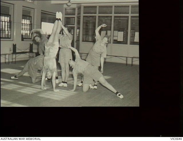 Melbourne, Vic. 1943-05-14. A group of WAAAF airwomen doing rhythmic ...