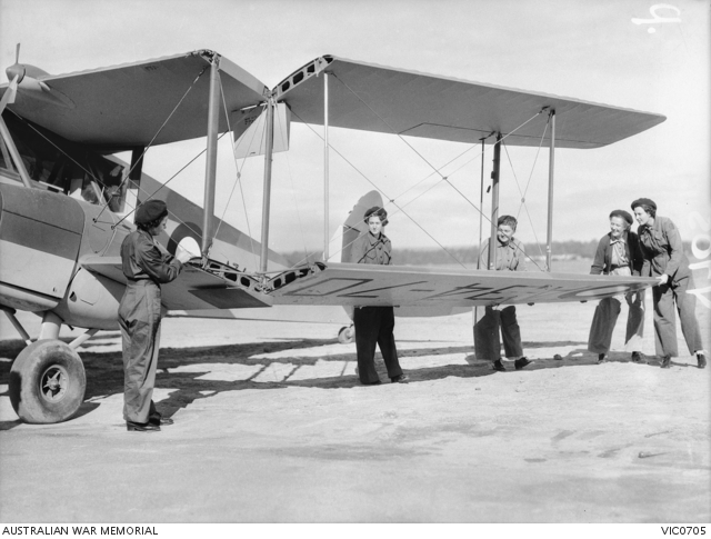 Melbourne, Vic. C. 1943-07. A group of WAAAF trainee Flight Riggers at ...