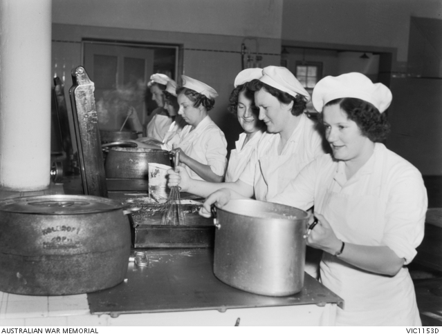 Melbourne, Vic. 1943-03-31. WAAAF cooks and cooks' assistants preparing ...