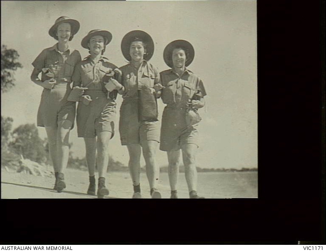 Townsville, Qld. Group portrait of WAAAF aircraftwomen enjoying a beach ...