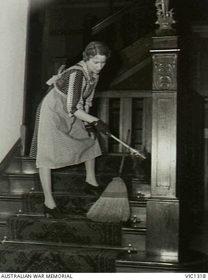 Melbourne, Vic. 1942-12-03. Mrs W. E. Hubble, one of the voluntary ...