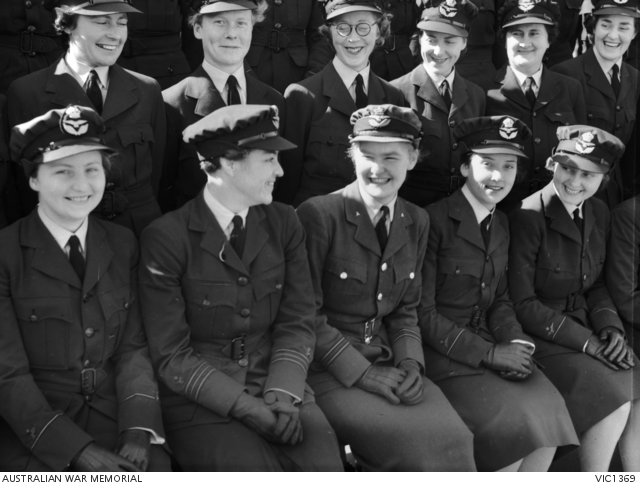 Melbourne, Vic. 1941-08. Group portrait taken at a parade of members of ...
