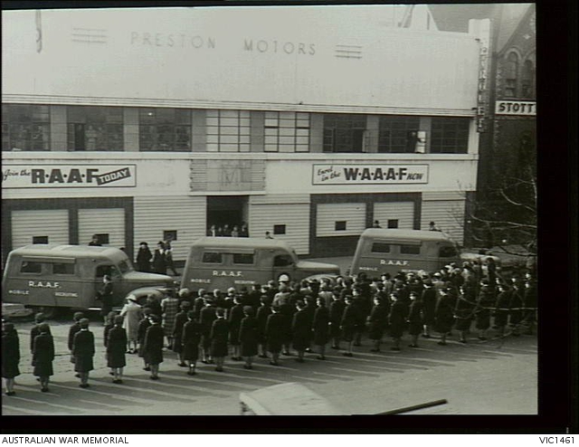 Melbourne, Vic. 1942-07-27. A flight of WAAAF personnel and potential ...