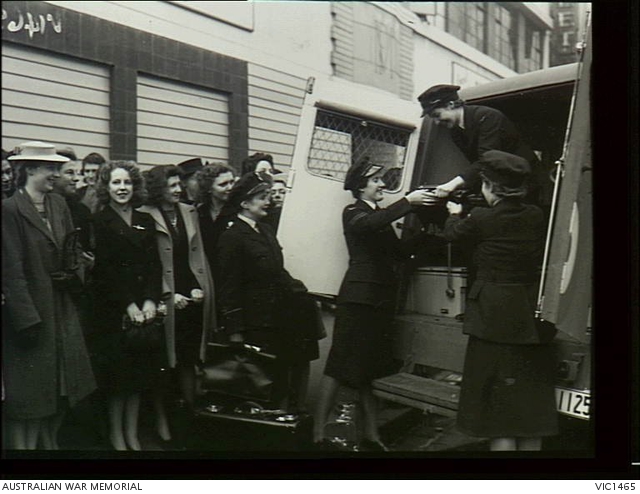 Melbourne, Vic. 1942-07-27. A number of potential WAAAF recruits ...