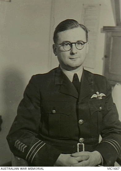 Portrait of an RAAF Squadron Leader. (See also VIC1668) | Australian ...