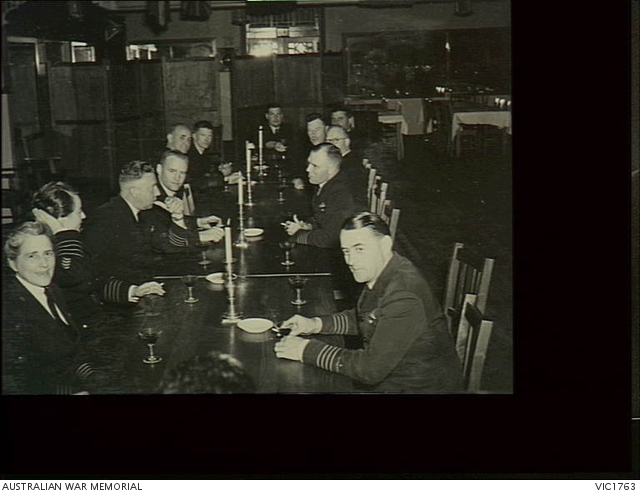 Melbourne, Vic. C. 1945. RAAF officers at a Dining-In night held at the ...