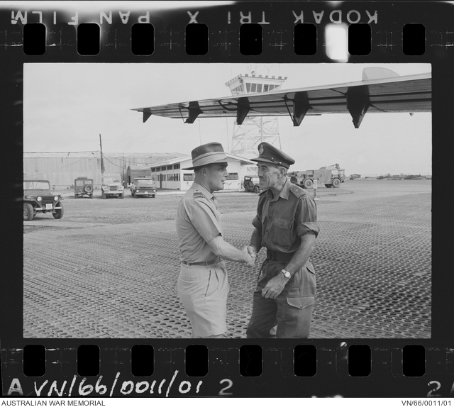 The Officer Commanding RAAF component at Vung Tau, South Vietnam, 33113 ...