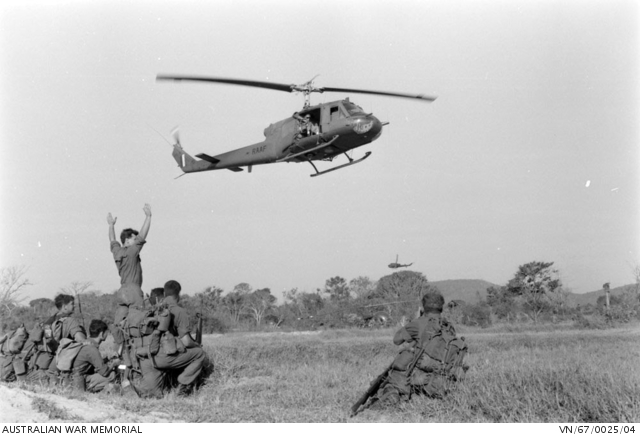 Australian troops from the 6th Battalion, The Royal Australian Regiment ...