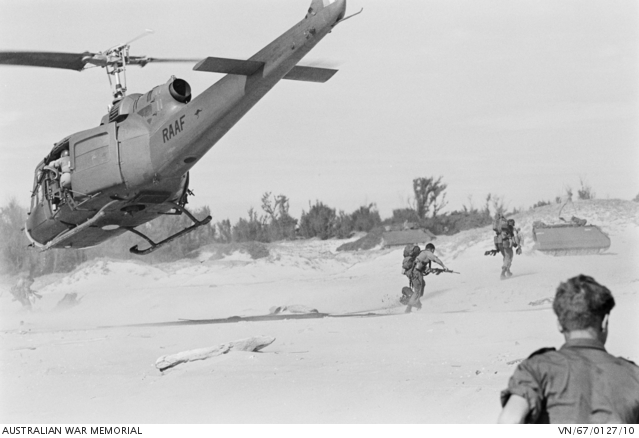 Troops from the 2nd Battalion, Royal Australian Regiment, (2RAR), race ...