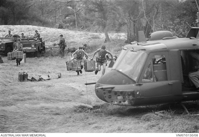 Diggers from the Seventh Battalion, Royal Australian Regiment (7RAR ...