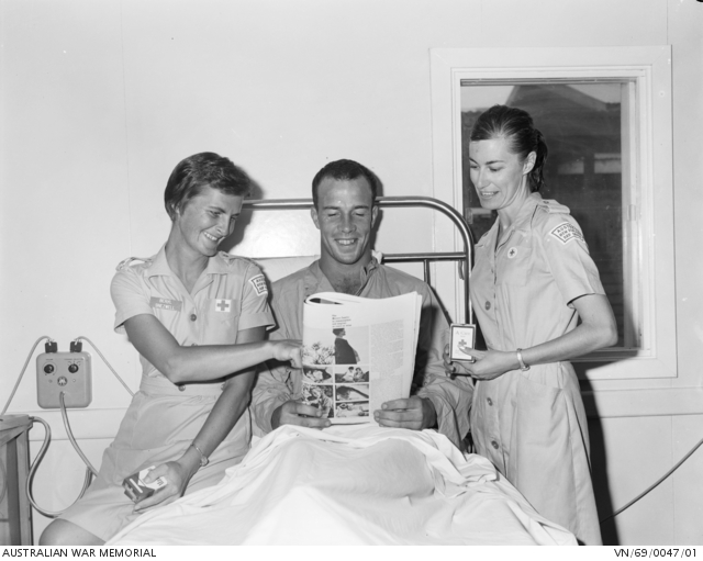 44211 Leading Aircraftman (LAC) Charles William Loughlin, (centre) of ...
