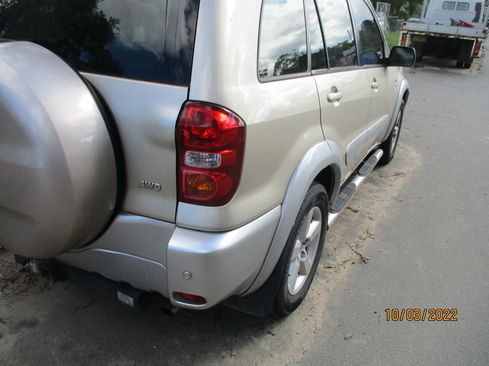 Left Rear 1/4 Door Glass Rav4 Toyota 2004