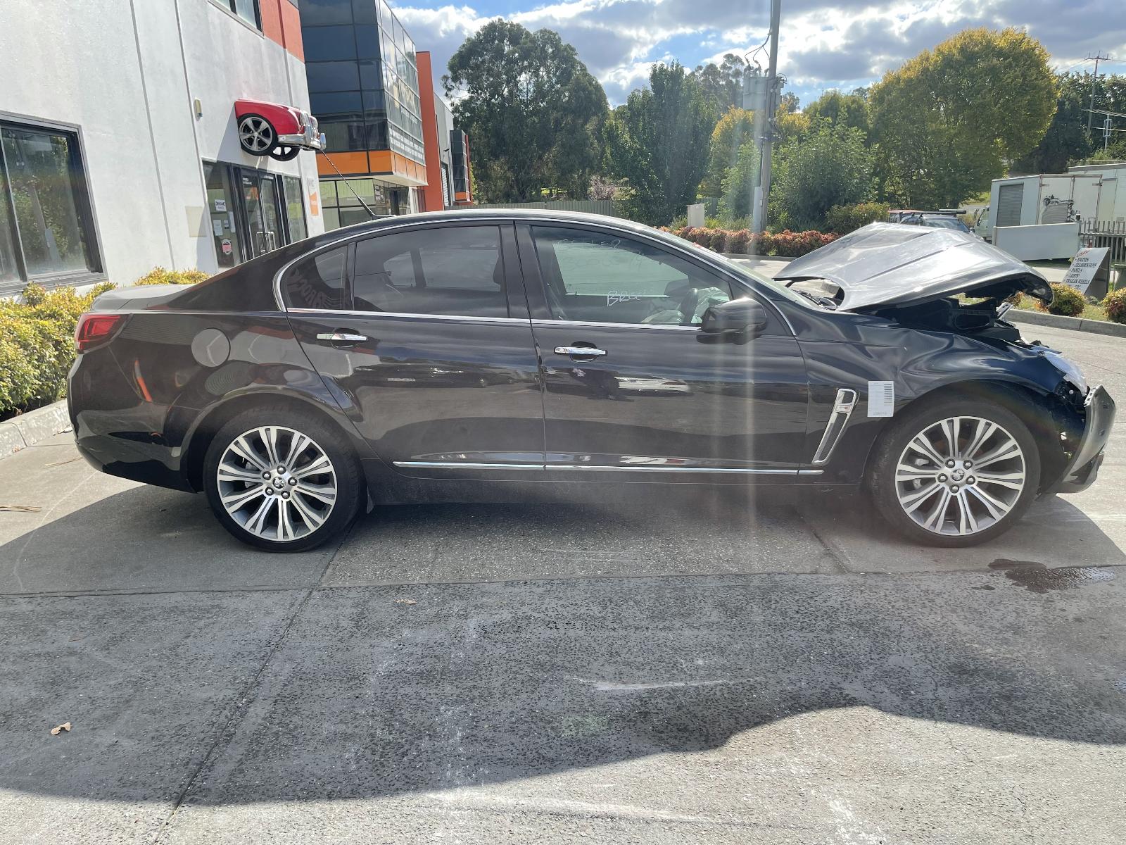 Roof Glass/Sunroof/T Commodore Holden 2014
