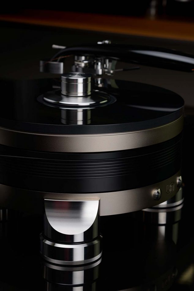 Continuum Obsidian turntable | Corian