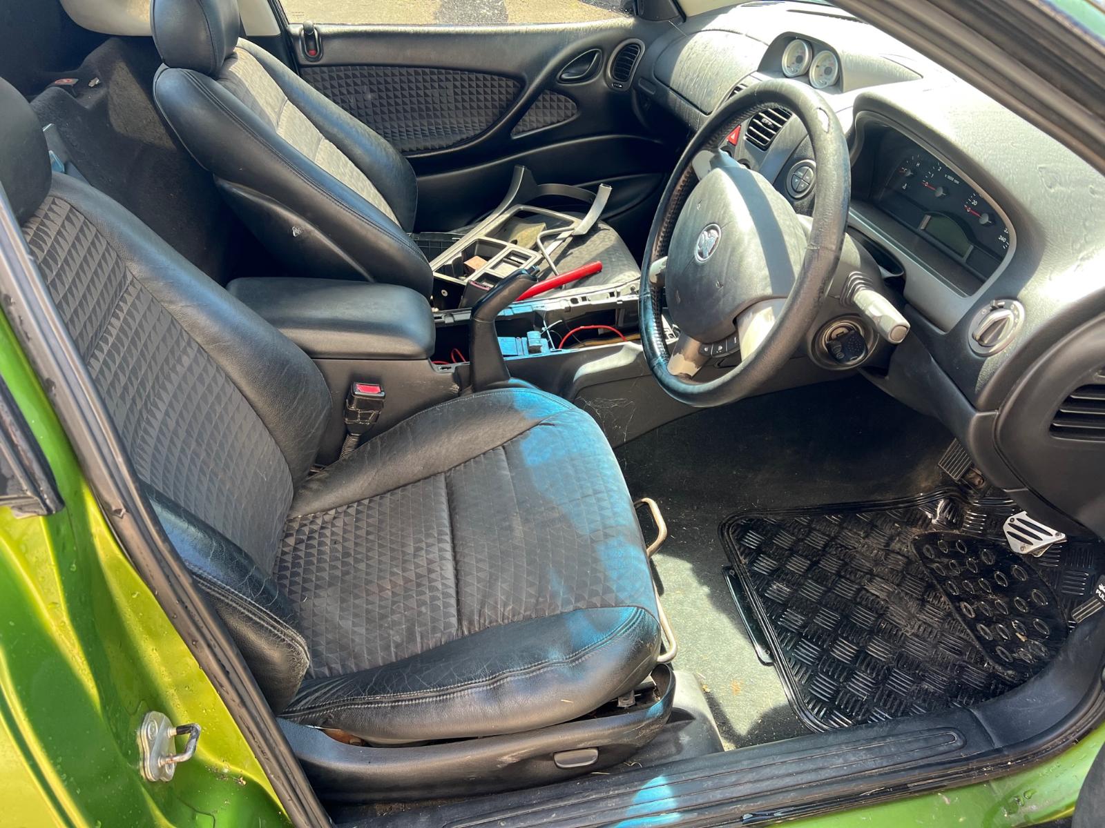 Console Commodore Holden 2003