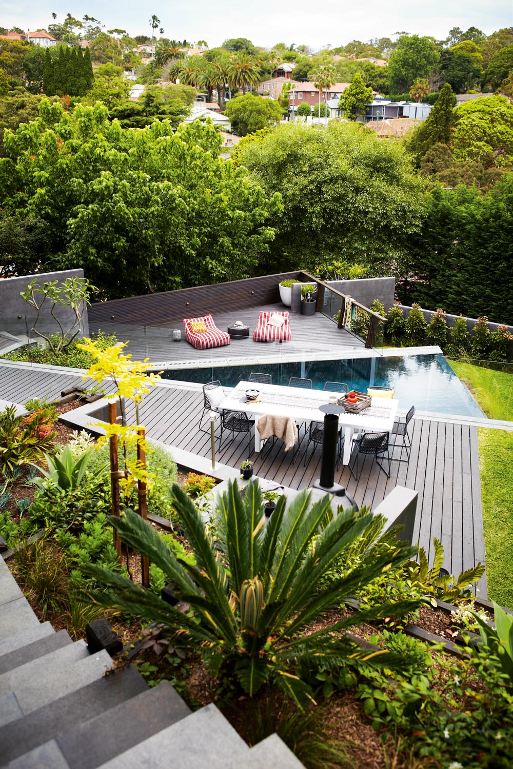 Strong lines, soft planting: an ultra-modern garden project - Completehome