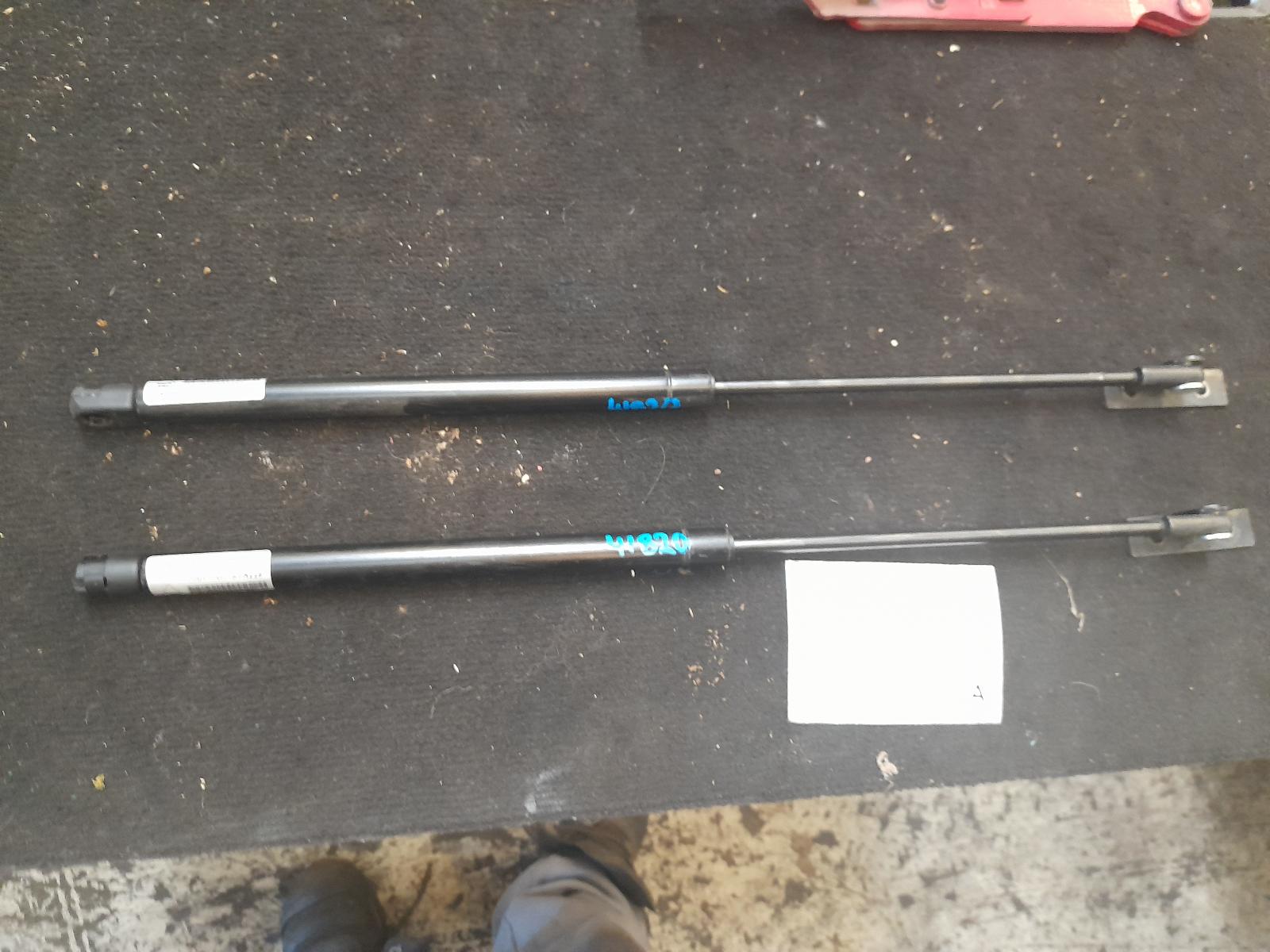 Bonnet Hinge/Strut Commodore Holden 2000