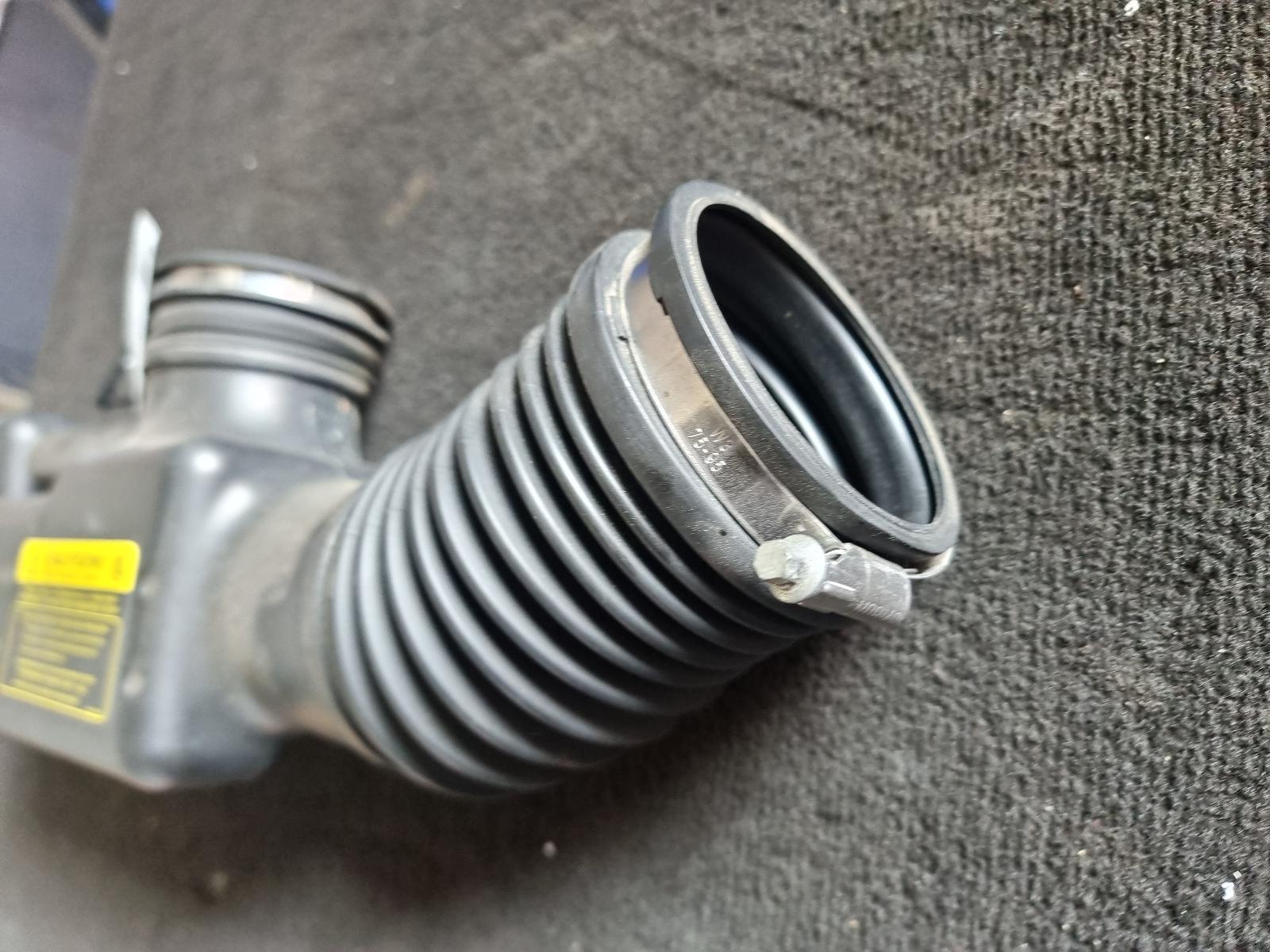 Air Cleaner Duct/Hos Commodore Holden 2007