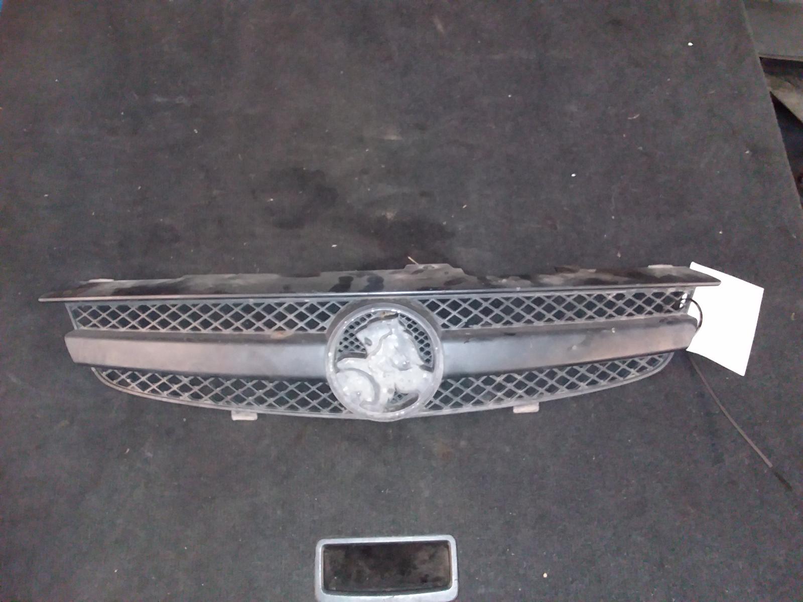 HOLDEN COMMODORE GRILLE VZ, EXECUTIVE/LUMINA/ACCLAIM/EQUIPE/UTE BASE ...
