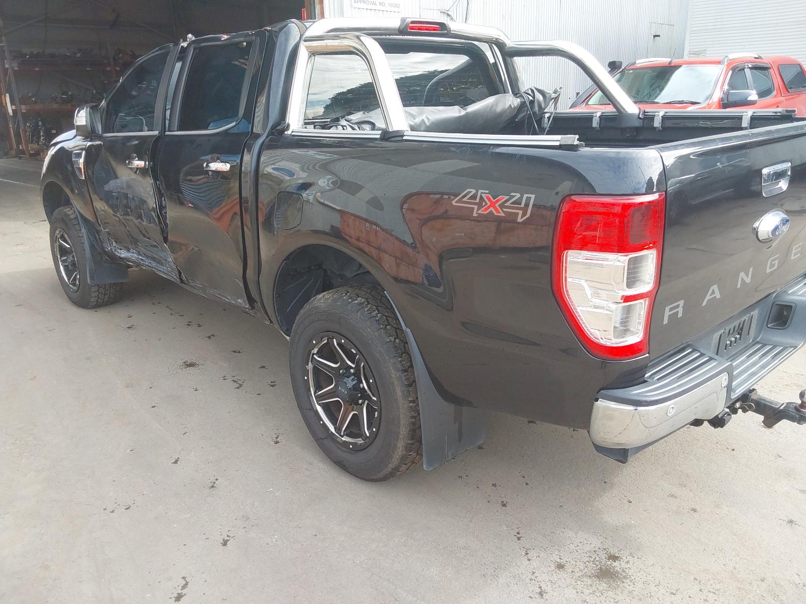 Left Indicator/Fog/Side Ranger Ford 2015