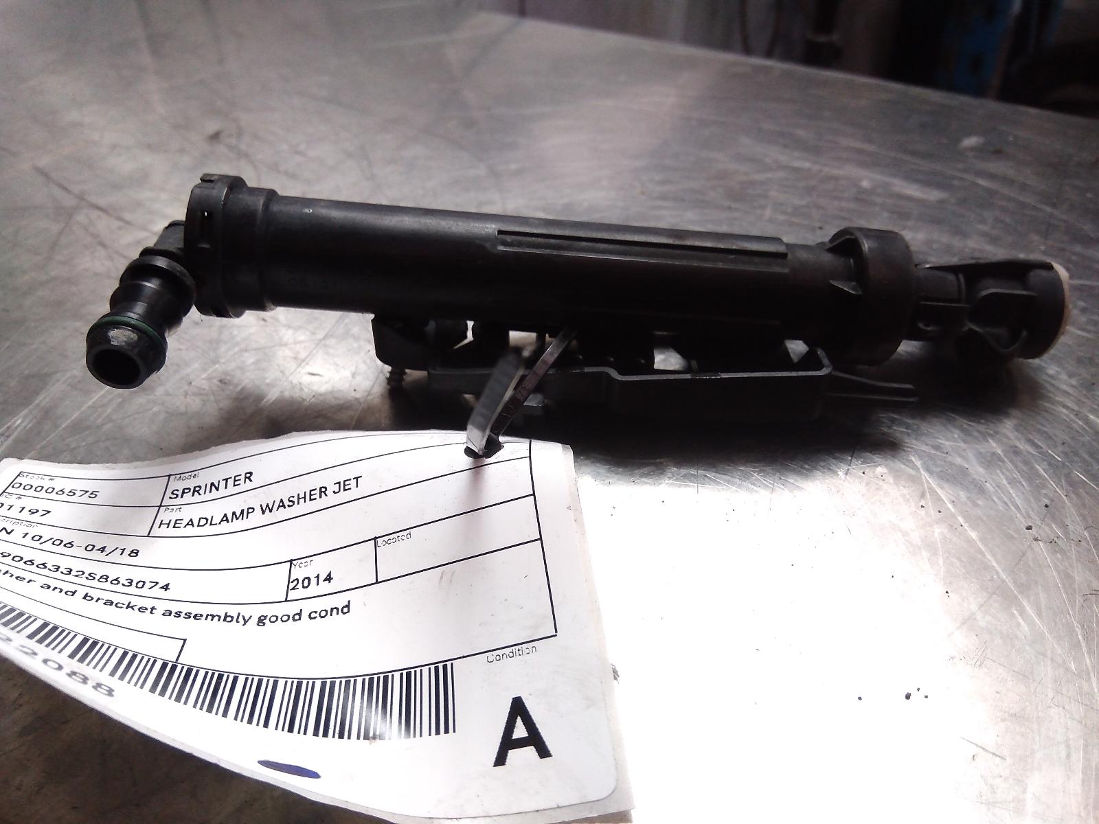 MERCEDES BENZ SPRINTER 10/2006-04/2018 LEFT HEADLAMP WASHER AND BRACKET ...