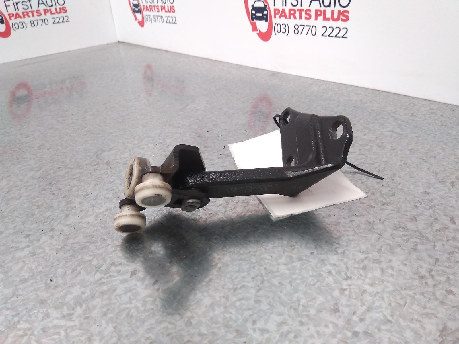 MERCEDES BENZ SPRINTER 10/2006-04/2018 LEFT SLIDING DOOR HINGE ROLLER ...