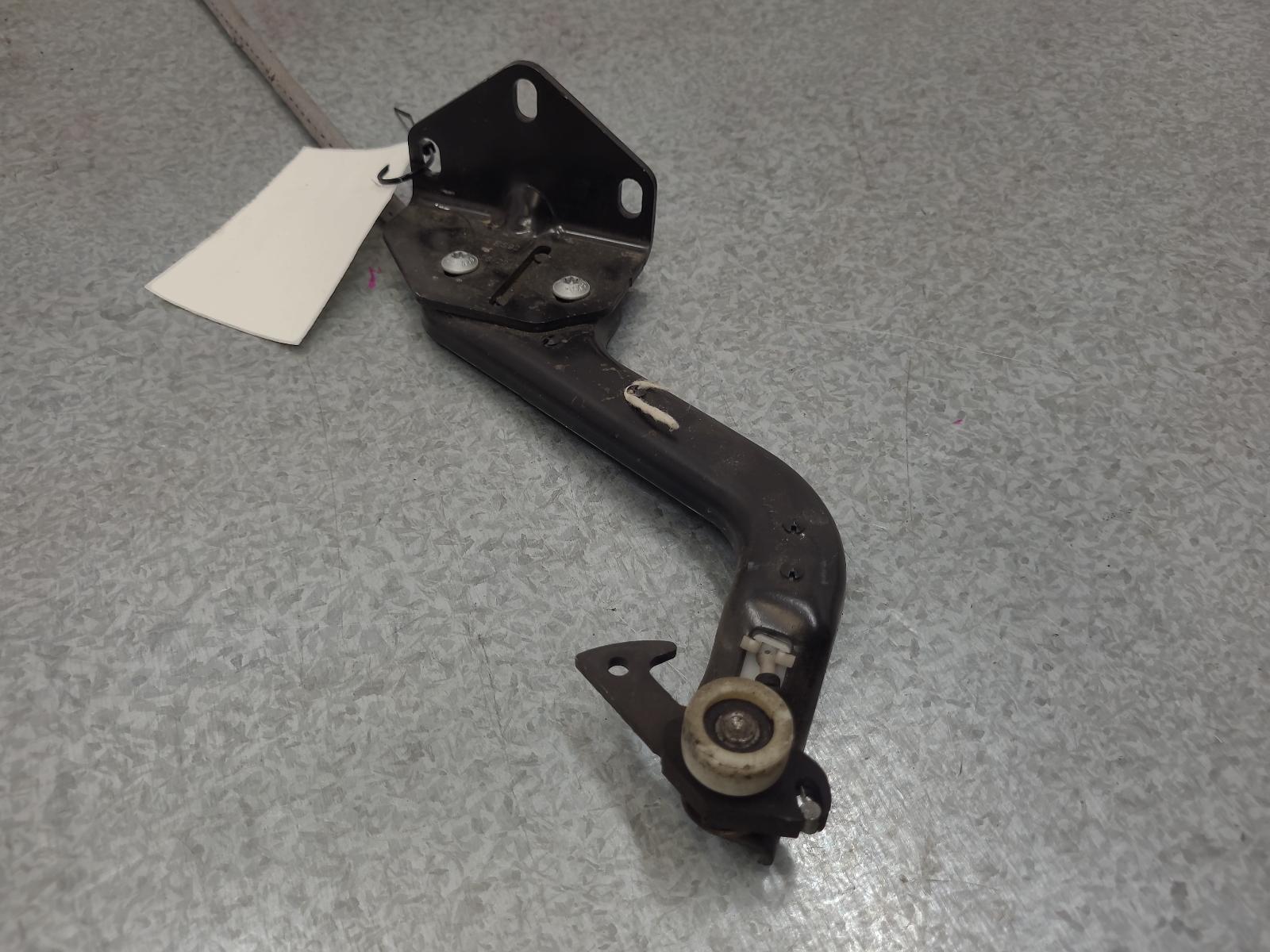 MERCEDES BENZ SPRINTER VS30 05/2018-2023 LEFT SLIDING DOOR HINGE ROLLER ...