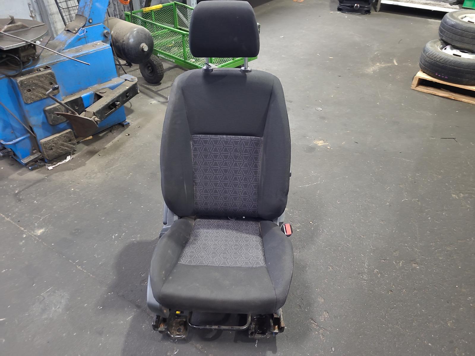 FORD RANGER PX 06/2015-04/2022 RIGHT FRONT SEAT BUCKET SEAT TYPE CLOTH ...