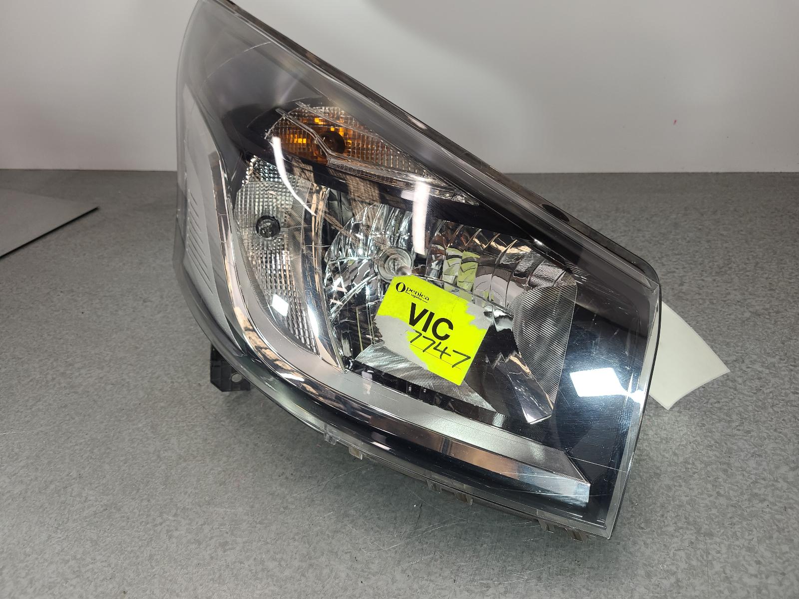 RENAULT TRAFIC X82 01/2015-12/2021 RIGHT HEADLAMP W/ HALOGEN TYPE ...