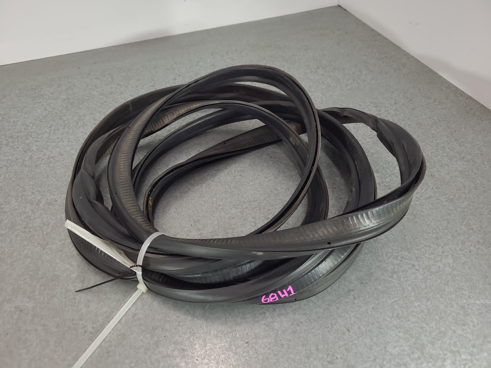 MERCEDES BENZ SPRINTER VS30 05/2018-ON LEFT BARN DOOR RUBBER SEAL VAN ...