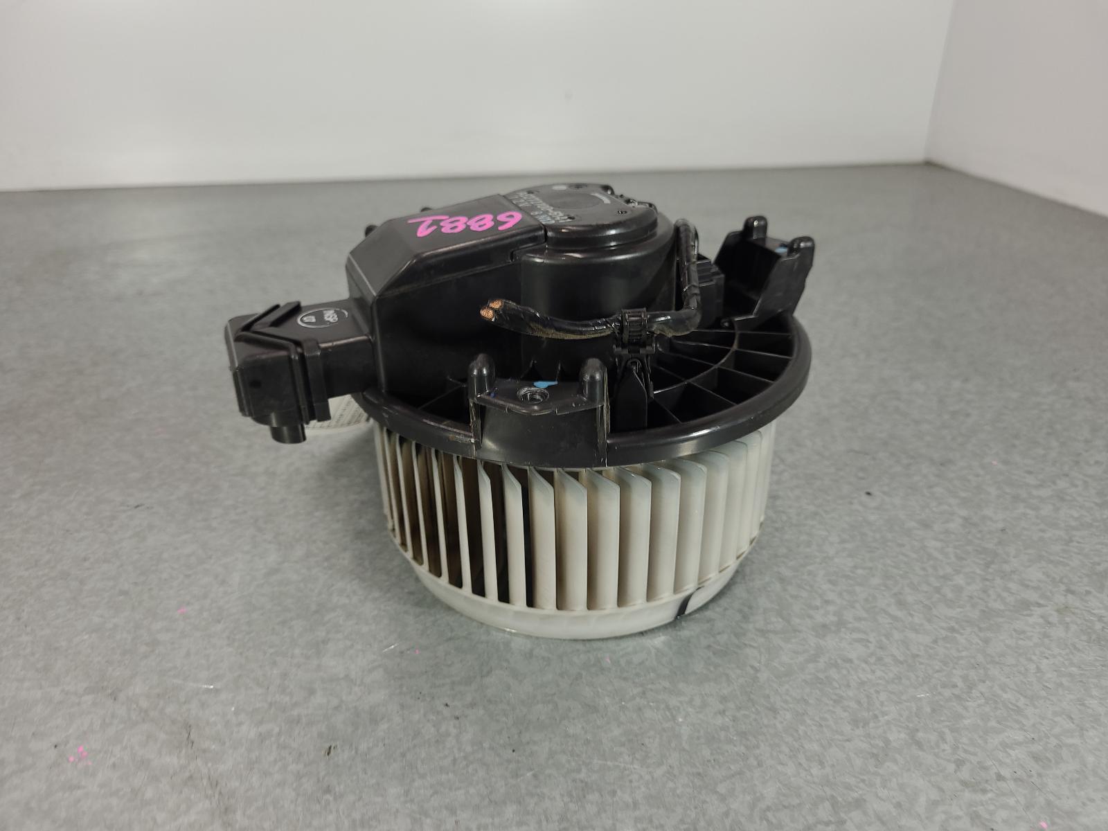 TOYOTA HILUX 10/2008-08/2015 HEATER FAN MOTOR LARGE PLUG TYPE - First ...