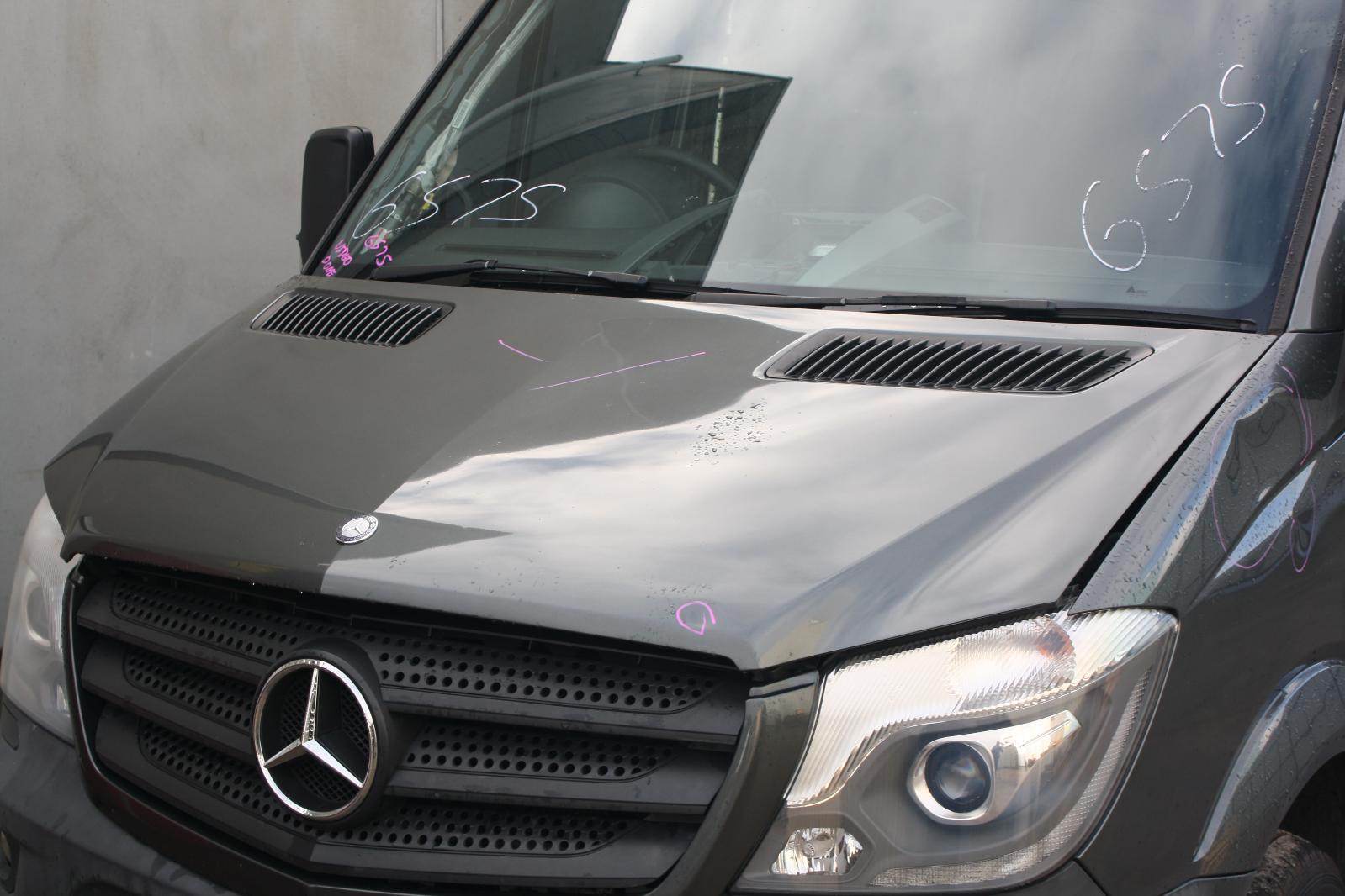 MERCEDES BENZ SPRINTER 10/2006-04/2018 LEFT HEADLAMP WASHER AND BRACKET ...