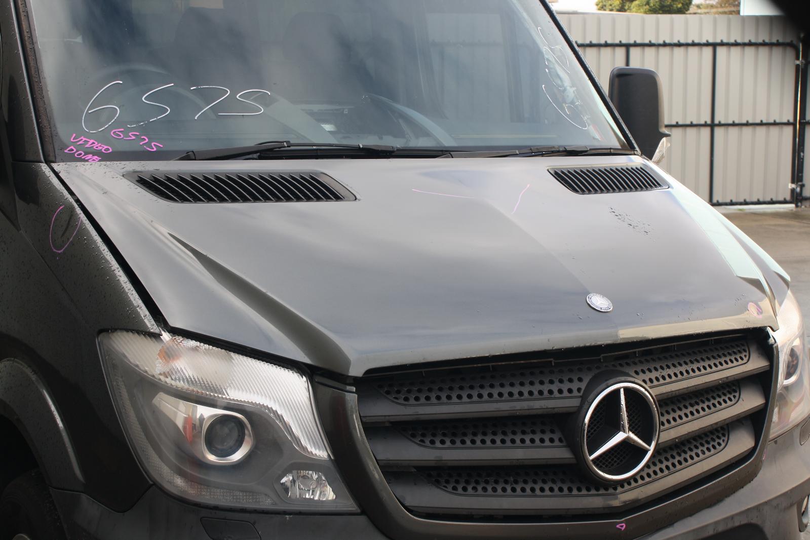 MERCEDES BENZ SPRINTER 10/2006-04/2018 LEFT HEADLAMP WASHER AND BRACKET ...