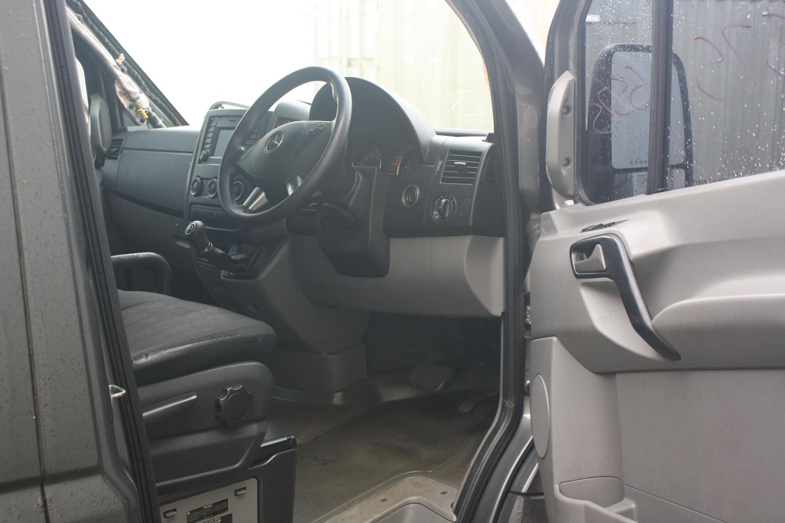 MERCEDES BENZ SPRINTER 10/2006-04/2018 LEFT HEADLAMP WASHER AND BRACKET ...
