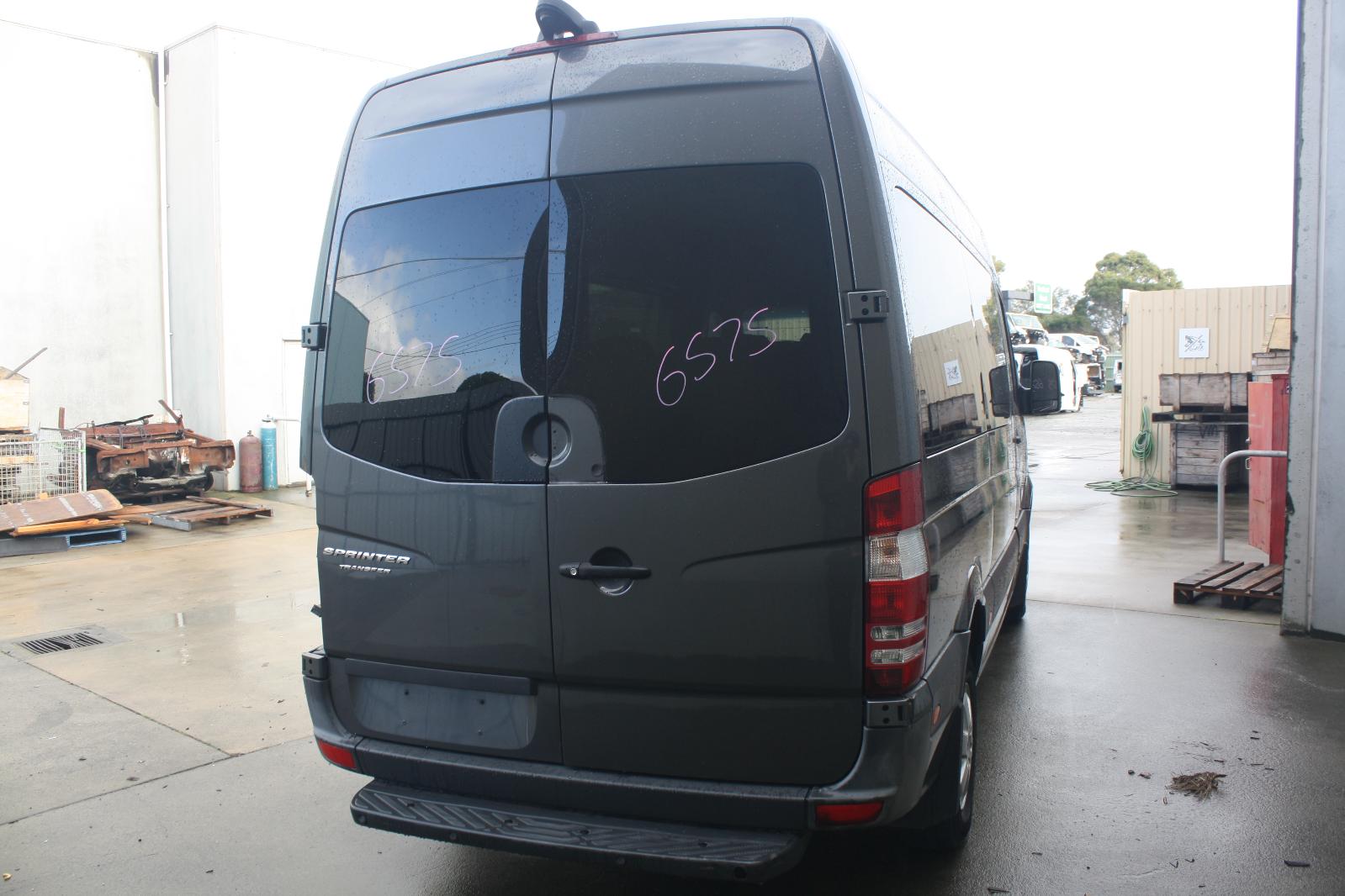 MERCEDES BENZ SPRINTER 10/2006-04/2018 LEFT HEADLAMP WASHER AND BRACKET ...