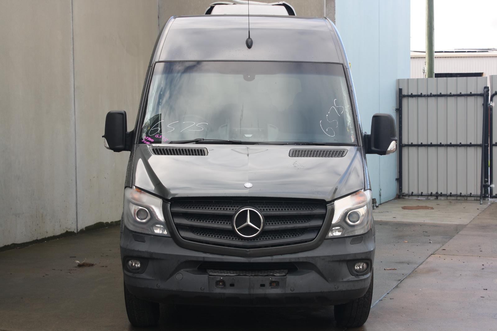 MERCEDES BENZ SPRINTER 10/2006-04/2018 LEFT HEADLAMP WASHER AND BRACKET ...